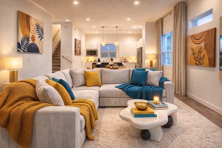 Galleria Spring Special | Sleeps 6 • King Bed - Houston, TX
