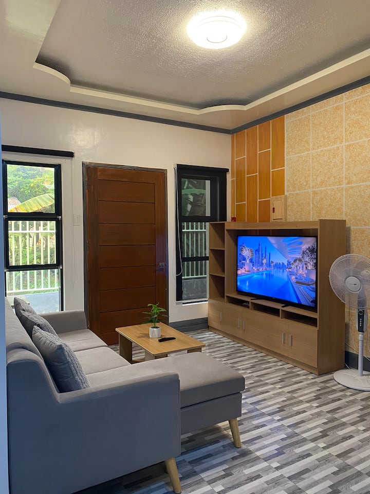 Modern Retreat 1br Apartment With Wifi & Ac - Bacong