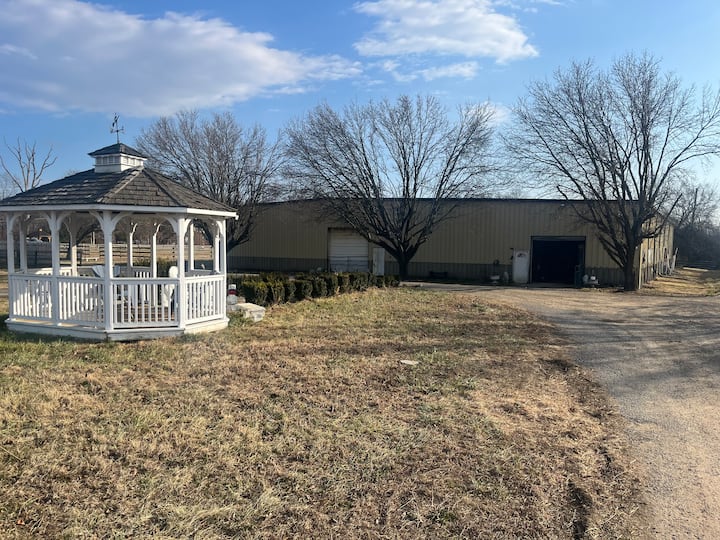 Equestrian Facility And Suites! - Clinton, MD