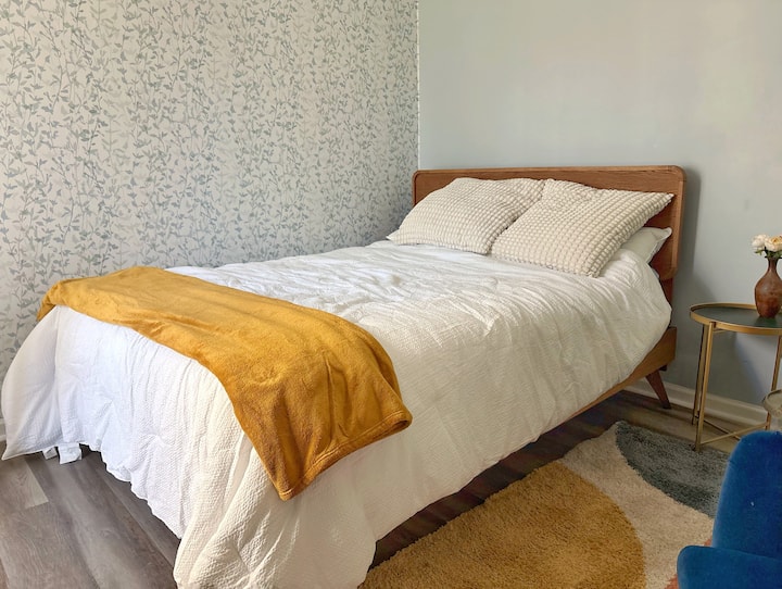 The Signature Room: Beautiful & Peaceful Bedroom - Charlotte, NC