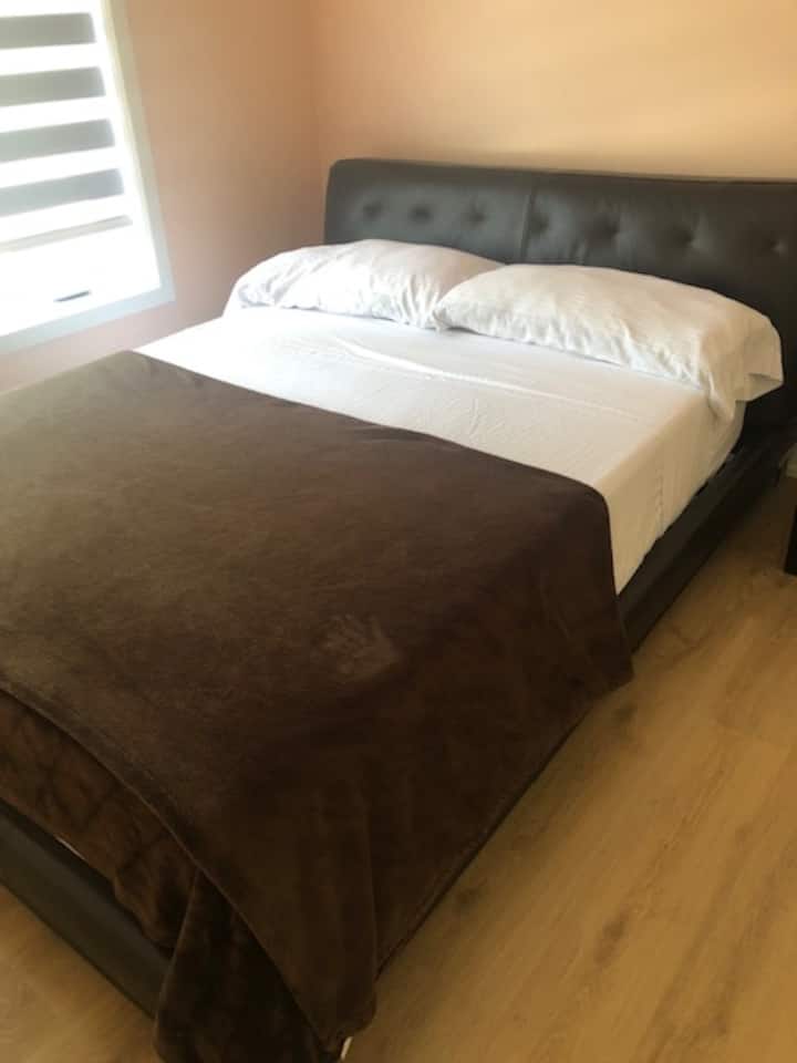 It's New, Clean, Comfortable, Private
Near Airport - Dorval