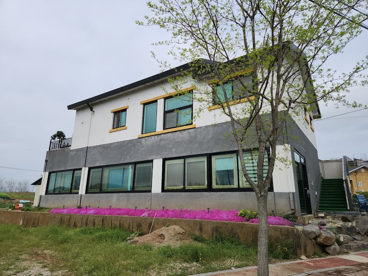 "브이아이피 펜션" 38평 독채 논산 공주 익산 가족 친구 모임 바베큐파티 연무 훈련소 - 연무읍