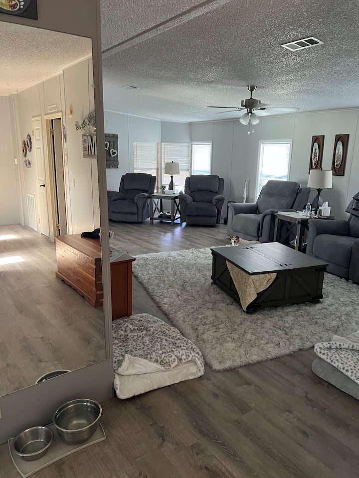Home Away From Home Paradise - Sebring, FL