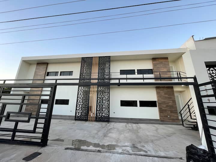 Bello Amplio Alojamiento 5c/garita, Zona Dorada - Mexicali