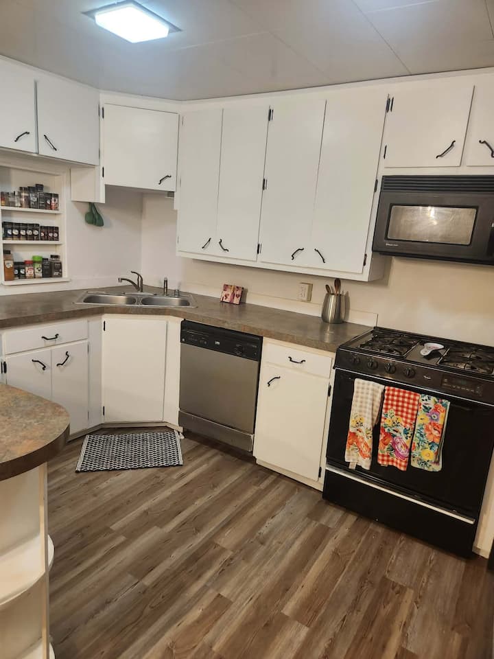 Cozy Home In The Heart Of Wasilla - Wasilla, AK