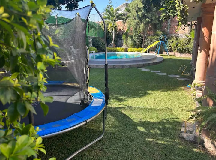 Amplia Casa, Alberca, Jardín Privado, Juegos - Temixco