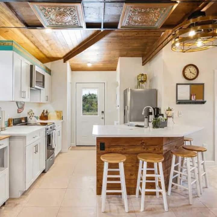 Desert Dream Casita - Private Mid-century Retreat - Tucson, AZ