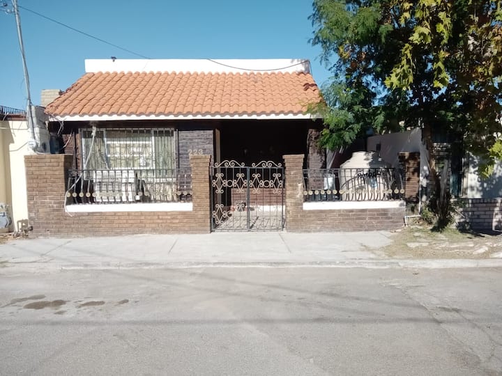 Casa Ideal Para Parejas Con 3 Cuartos Amplios - Piedras Negras