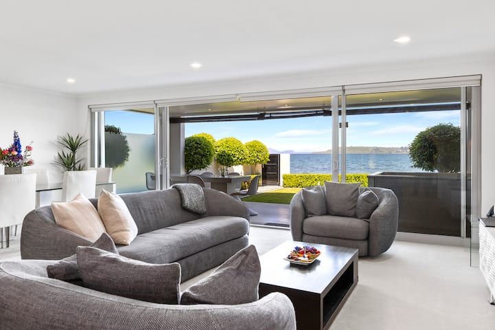 Luxury Lakefront Apartment 2 - Taupō