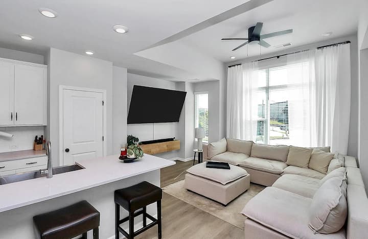 Spacious 3br Townhome Near Noda & Uptown - Charlotte, NC
