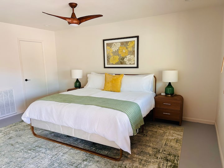 Amber King Suite W Kitchenette - Desert Hot Springs, CA