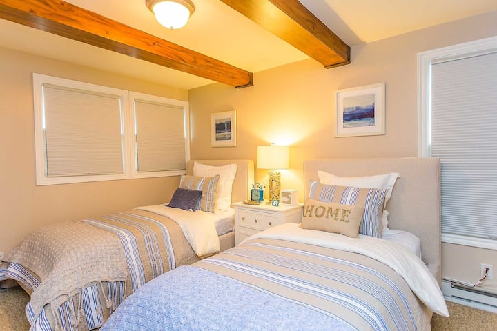 Wake Up To Endless Sea Views | Seaside 4br S#3474 - Newport