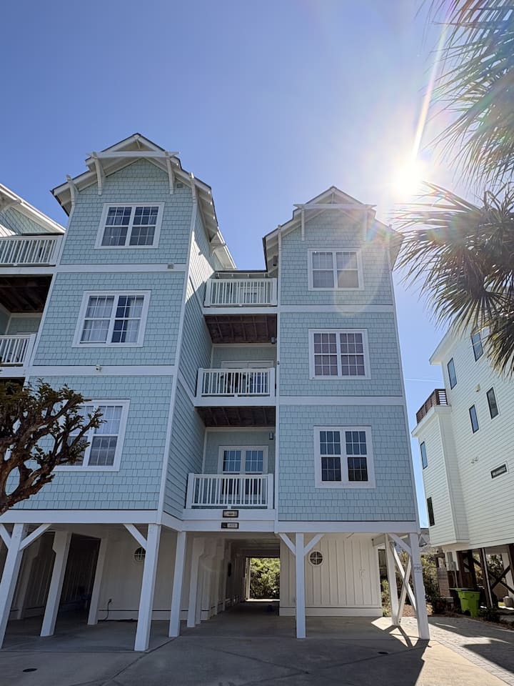 New Coastal Listing/walk To Beach/elevator/sleeps - Carolina Beach, NC