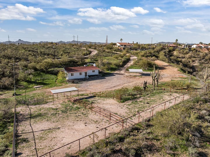 Private Western Desert Retreat Horses Welcome - Wickenburg, AZ