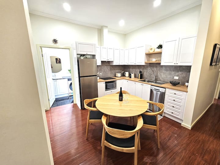 Hidden Gem In The Heart Of Caulfield : 2br Unit - Box Hill