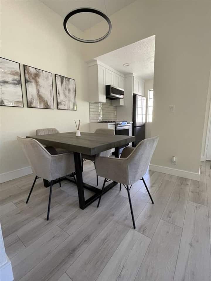 Modern Condo In Rancho Santa Margarita - Rancho Santa Margarita, CA