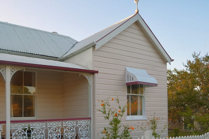 Victoria’s Cottage | Renovated Heritage Charm - Ipswich, Australia