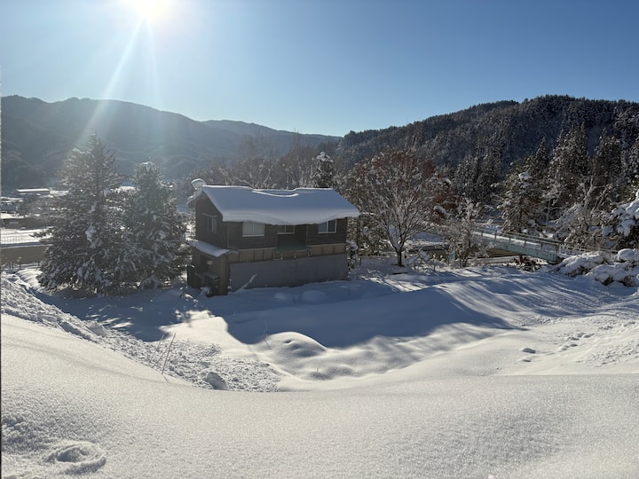スキー場目の前100m｜bbq＆パーティーok｜山のアトリエを一棟貸切｜最大10名 - Takayama