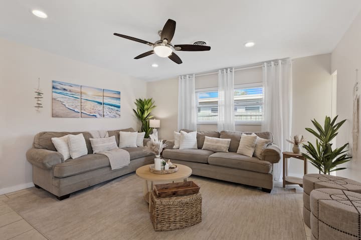 Spacious 5br Sarasota Sleeps Groups Beaches - Sarasota, FL