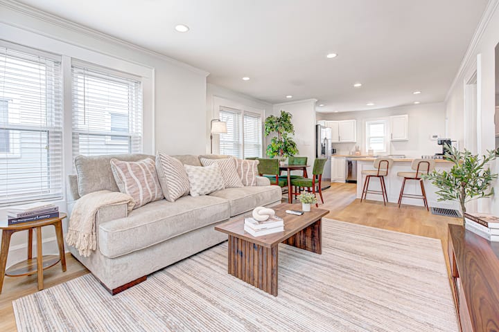 Modern 2br/2ba Home | Quiet Retreat Near Downtown - Irvington Historic District, IN