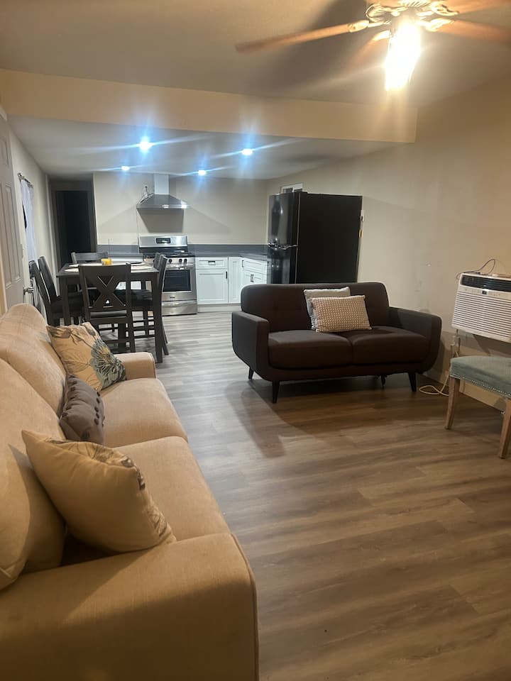 Spacious Farm Style Mobile Home - Bakersfield, CA