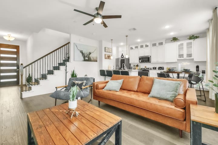 Texas Remedy - 3br-4bed-med Distrt-modern Townhome - Dallas, TX