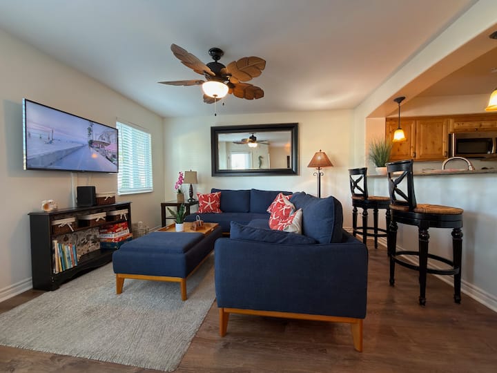 Beautiful Condo Across From Beach & Bay! - San Diego, CA
