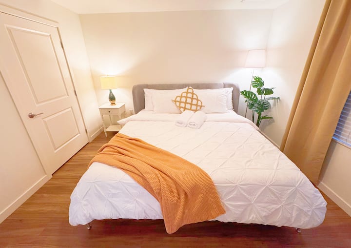 1b1r｜irvine King Bed Dj Plaza Airport - Irvine