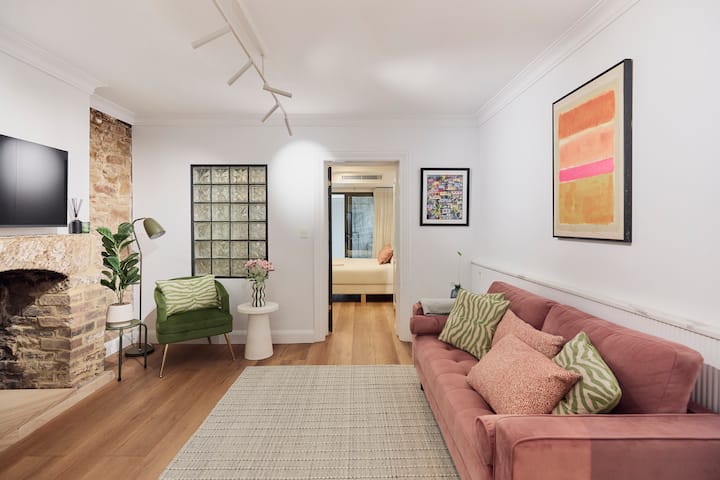 Designer 1bd Terrace | A/c + Private Outdoor Patio - Willoughby