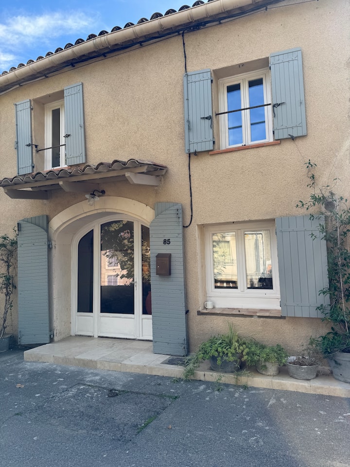 Maison Rénovée Au Cœur D’un Charmant Village - Cucuron