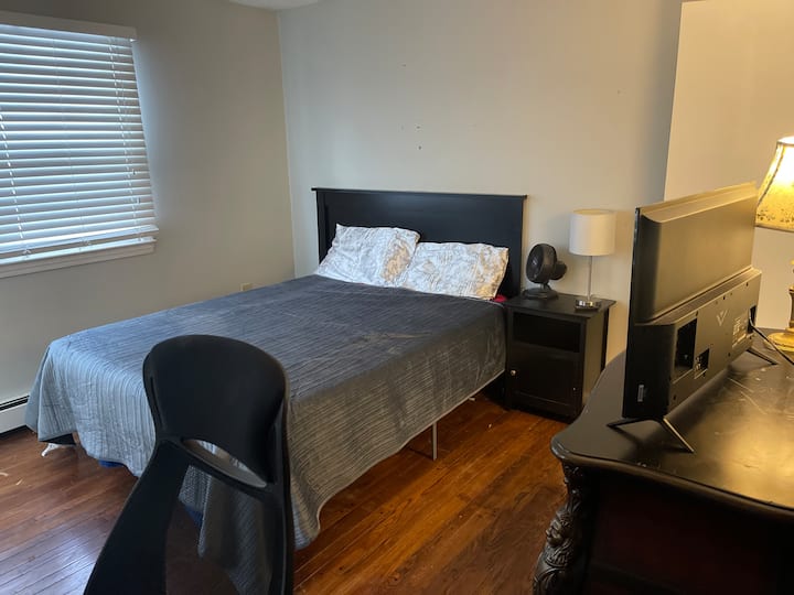 Private Quiet Spacious Room In Clean House - Manchester, NH