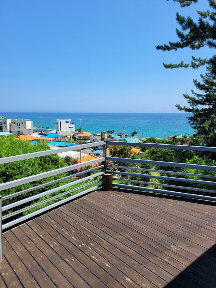 바다가보이는
하우스 통나무집
한가족이 편히쉬는공간 - 울진읍