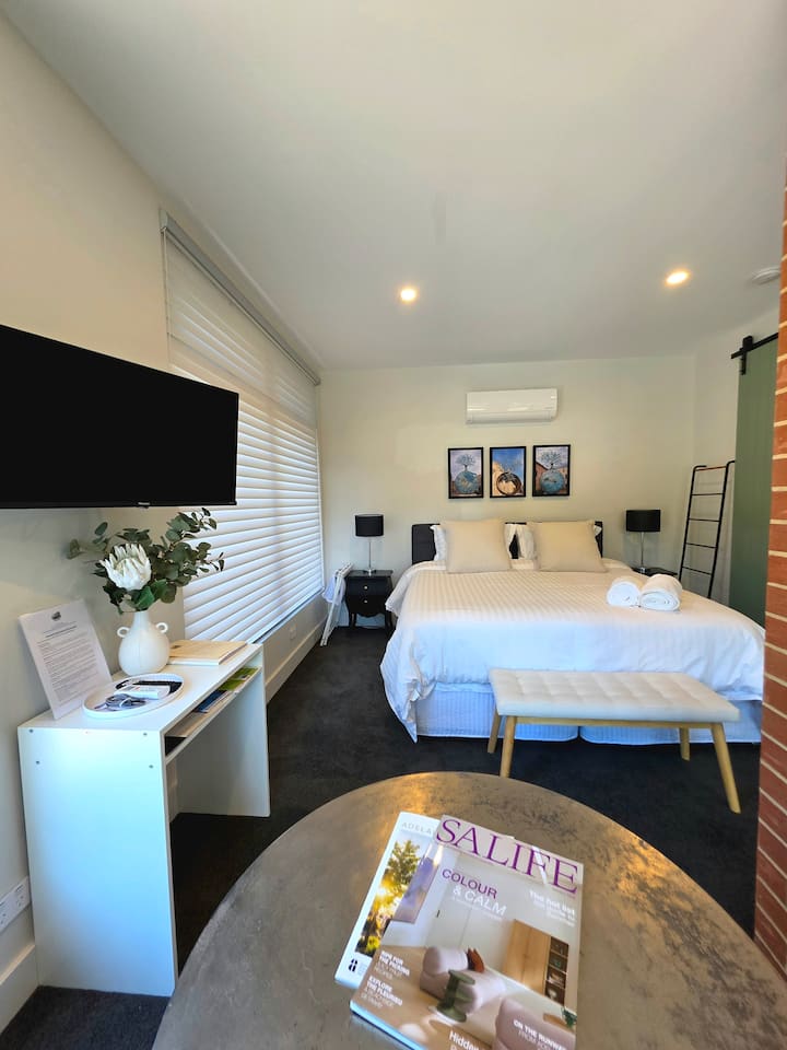 5* Self Contained Studio In Leafy Inner East - Stirling