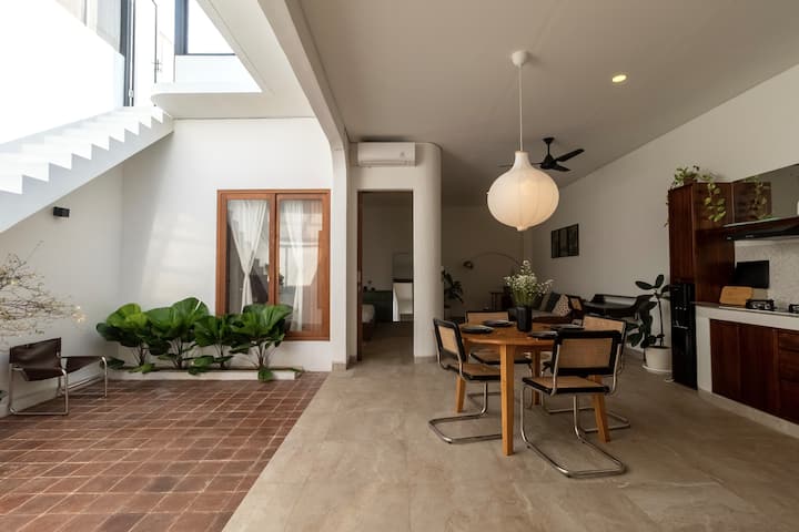 Cozy Modern Contemporary House W/ Rooftop - Sanur