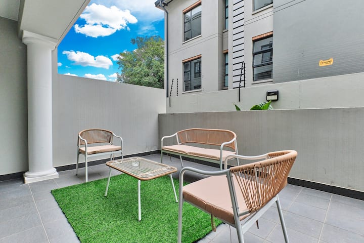 1-bed Apartment+patio+workspace In Central Sandton - Sandton