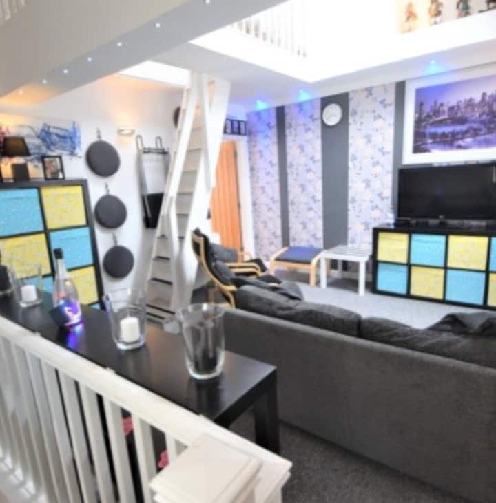 Unique Nr Airport - Lakeside Loft Lifestyle - Southampton