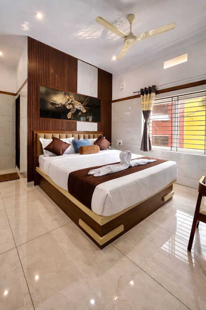 Deluxe Ac Queen Room @The Ocean Inn Luxury Stay - Murdeshwar