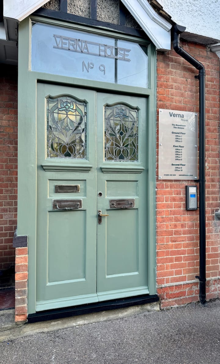 Serviced Day Office For Businesses & Meetings - Aylesbury