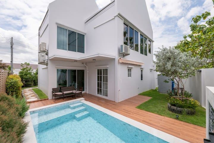 白色花园泳池别墅 · 沙拉武里 - Kaeng Khoi