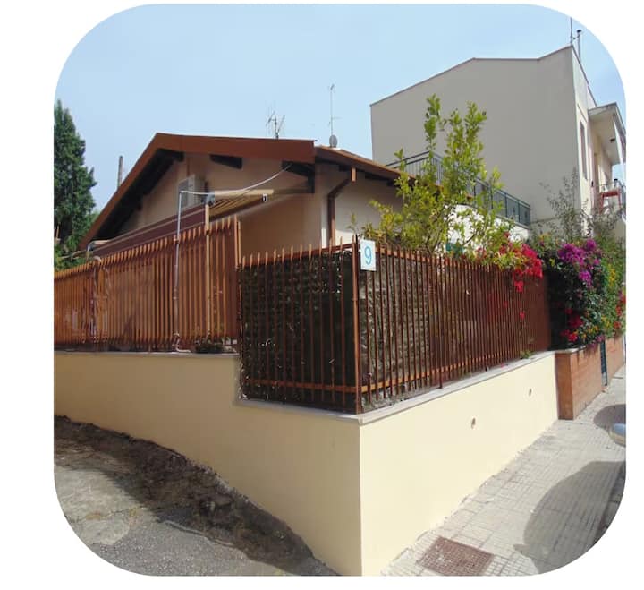 Bungalow In Pieno Centro E Spiaggia A 5 Minuti - Terracina