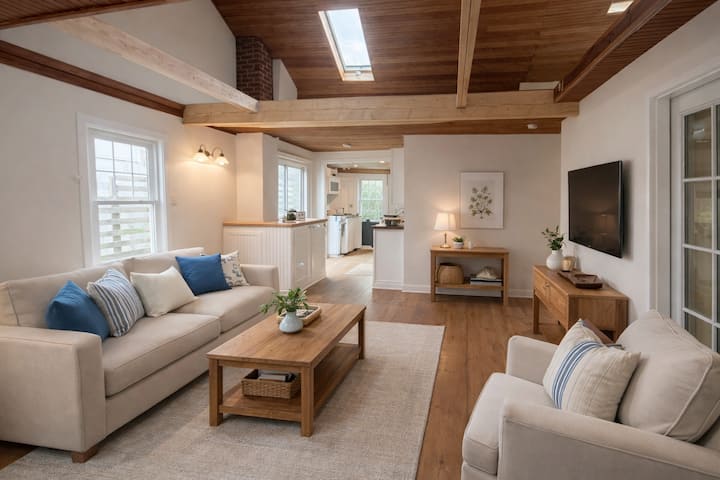 New Charming Coastal Bungalow Steps From The Beach - Madison, CT