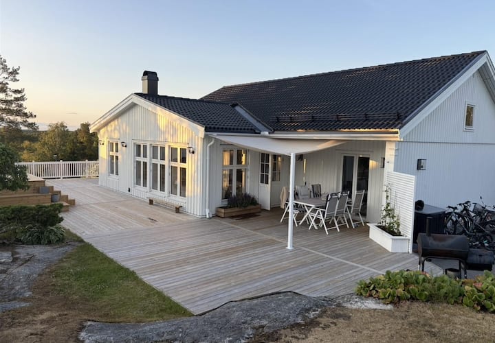 Villa Med Pool I Tullinge - Stockholm