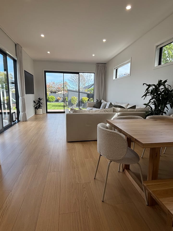 Modern Home In Windsor - Invercargill