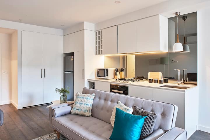 2 Bedroom Apartment W/ Parking Near St Kilda Beach - St Kilda