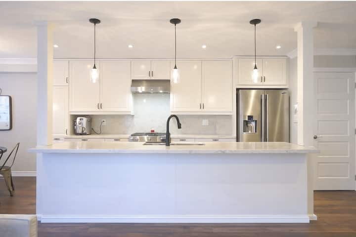 Bright & Stylish Home – Comfort Meets Convenience - Bolton, ON, Canada