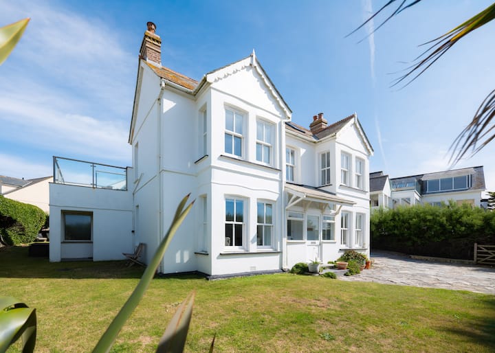 Large Beach House A Stone's Throw From The Beach! - コーンウォール