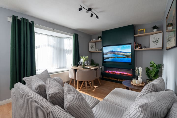 Emerald Chic 2-bed Suite Near St George's Market - Belfast