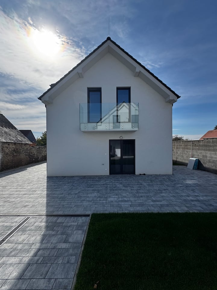 Dom Záhorská Bystrica S Terasou A Parkovaním - Bratislava