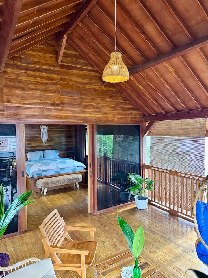 Serene Wooden Beachfront Bungalow · Gili Air - Lombok