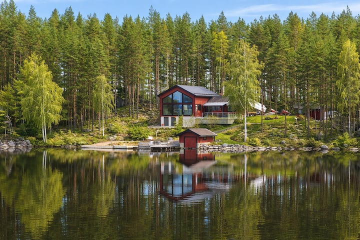 Trevligt Fritidshus Vid Sjö Med Egen Strand, Idyll - Svezia